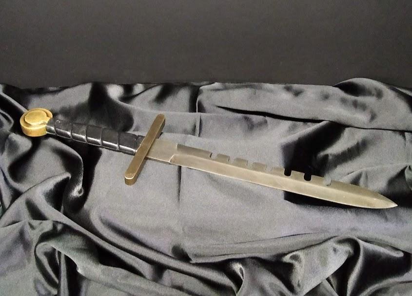 Ezio Swordbreaker Replica Short Sword – Costumes, Etc...